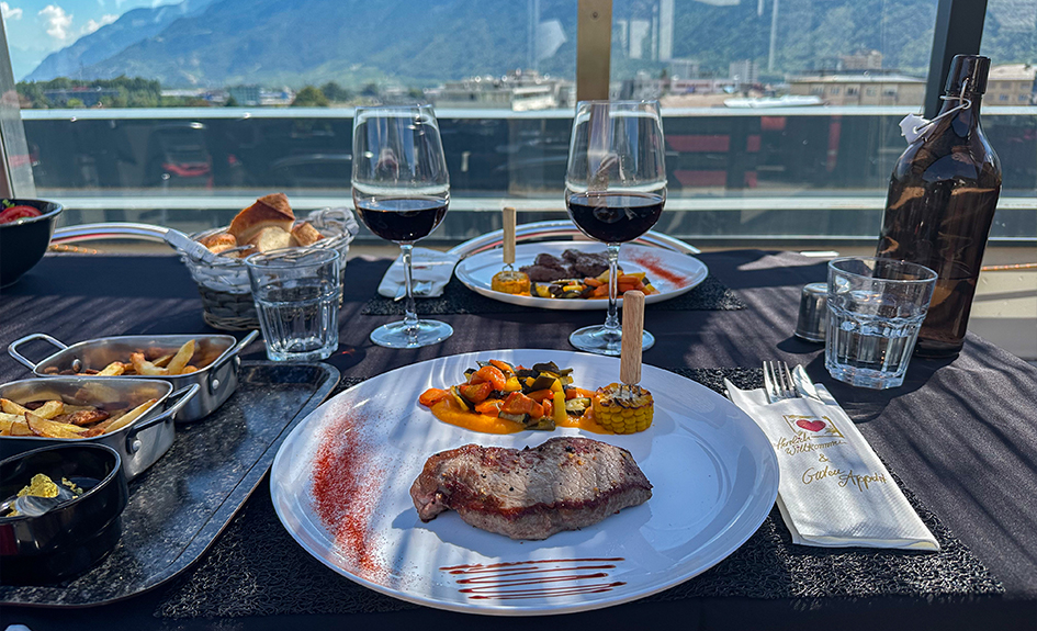 Menu gourmand 4 plats avec Vue imprenable sur la vallée du Rhône dès 2 ...