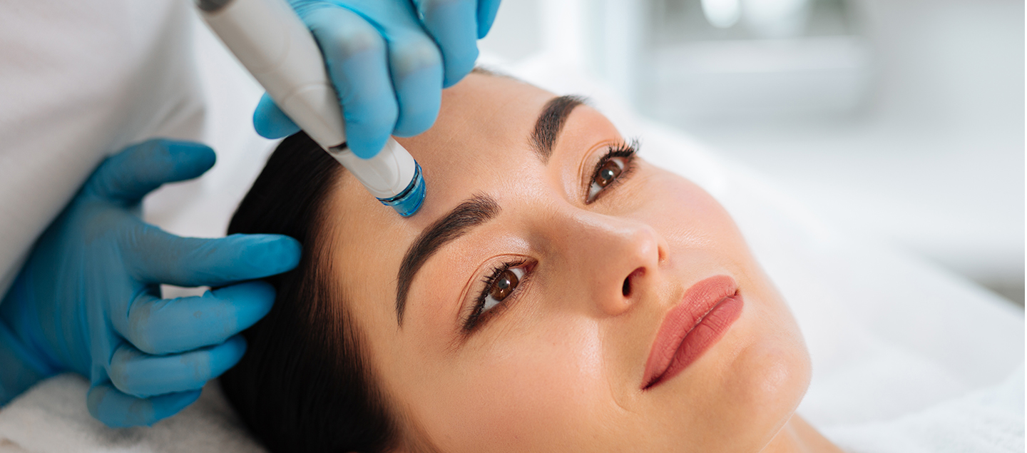 Soin du visage Hydrafacial avec Photothérapie et Soin extraction Bio ...