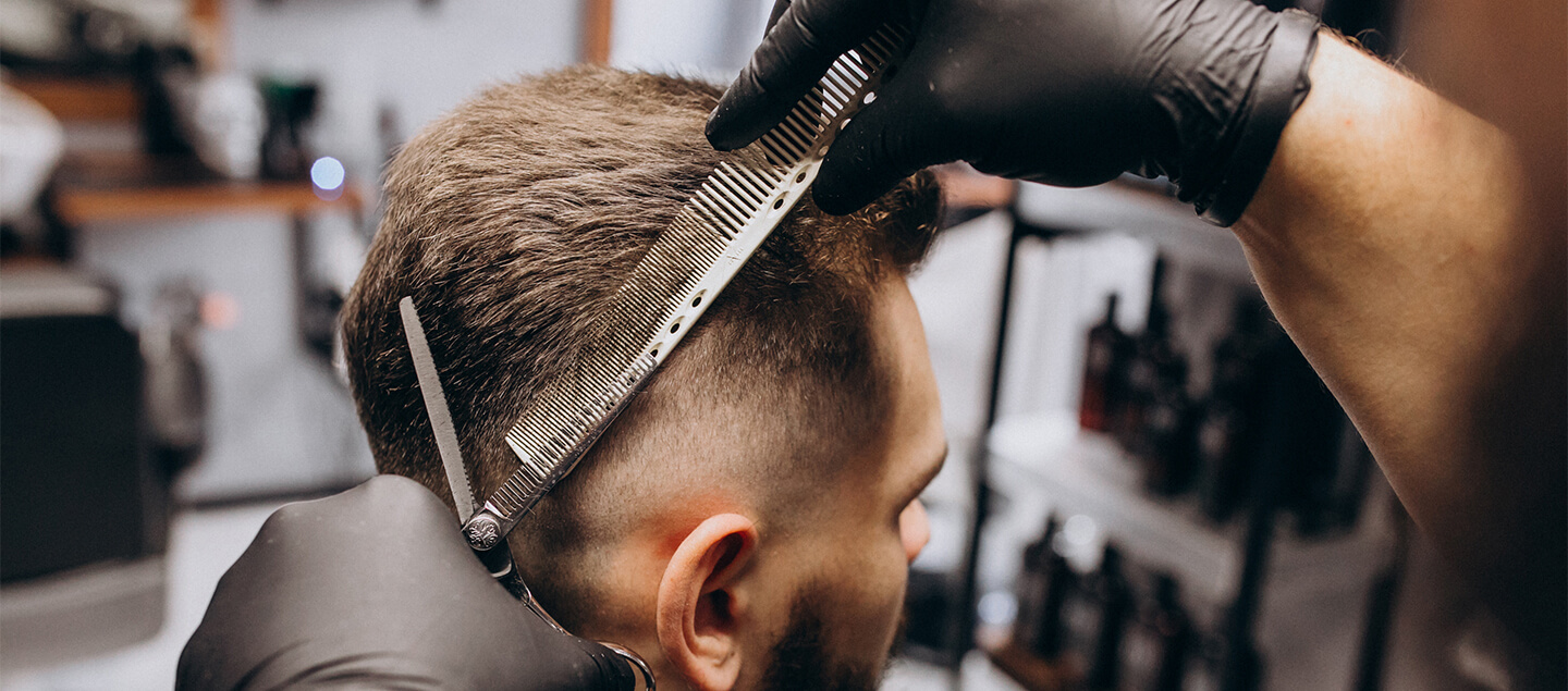Coupe de Cheveux avec Rasage de la Barbe, Shampoing, Soin et Masque du ...