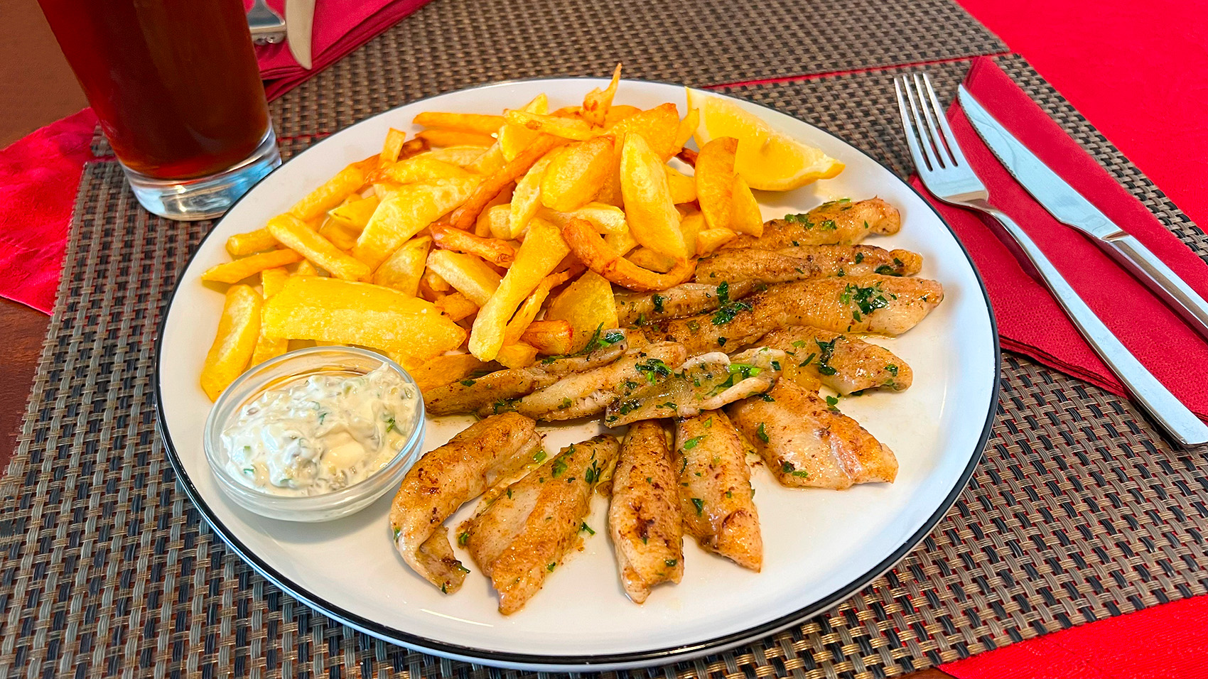 Menu filets de perche meunière dès 2 personnes - Realdeals.ch