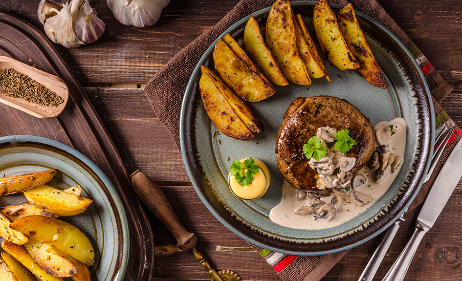 Menu semi gastronomique complet avec entrée, plat et dessert au ...