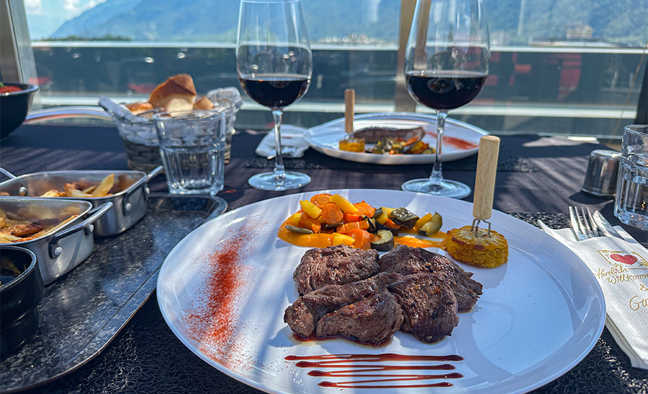 Menu gourmand 4 plats avec Vue imprenable sur la vallée du Rhône dès 2 ...