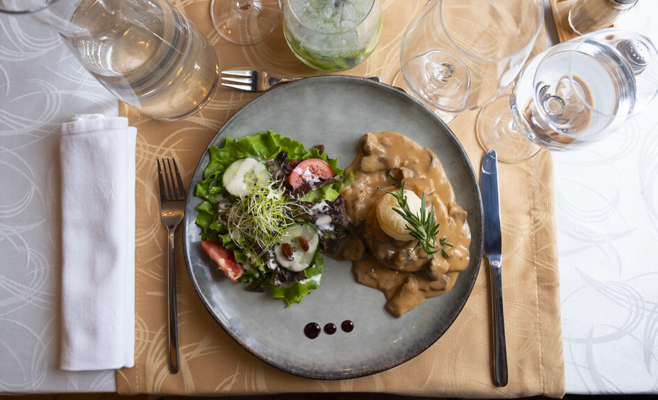 Menu chasse avec entrée et dessert dès 2 personnes - Realdeals.ch