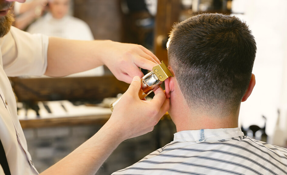 Coupe pour Homme avec Rasage ou Défrisage - Realdeals.ch