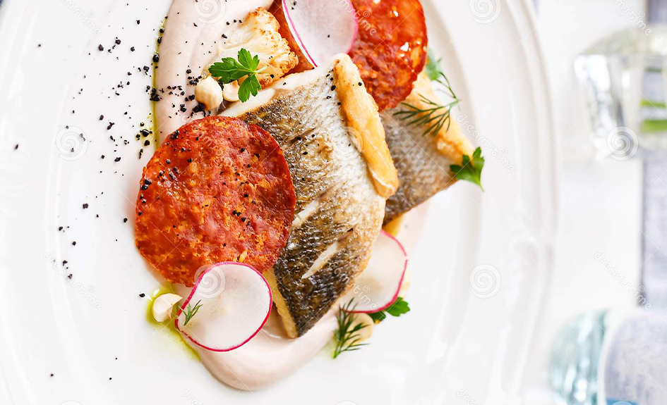 Menu Bistronomique avec amuse-bouche, entrée, plat et farandole de ...